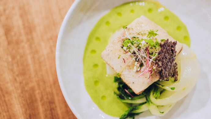 Saibling auf Fenchelcreme mit Pak Choi und Hanfsamen